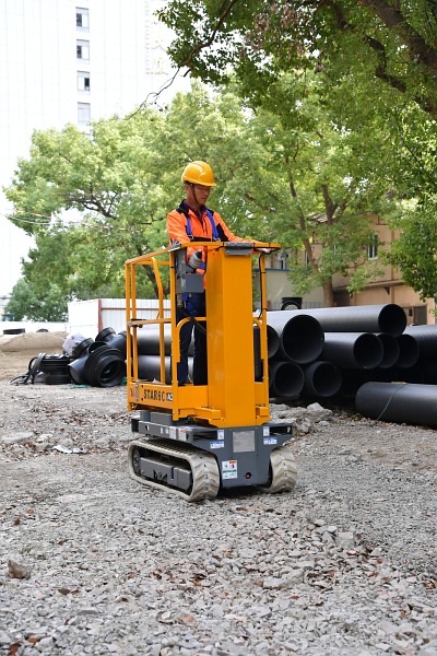 Haulotte Teleskopmastbühne 6m Arbeitshöhe mit 200kg Tragefähigkeit Star ...