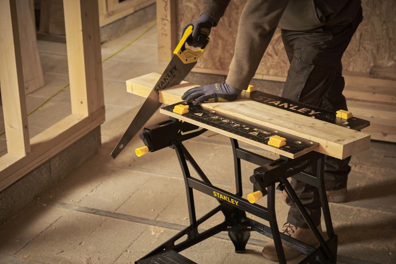 Stanley Workmate mit Bambus-Arbeitsplatte und dualer Arbeitshöhe ...