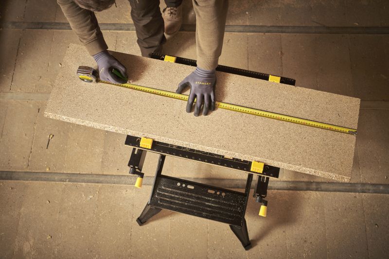 Stanley Workmate mit Bambus-Arbeitsplatte und dualer Arbeitshöhe ...