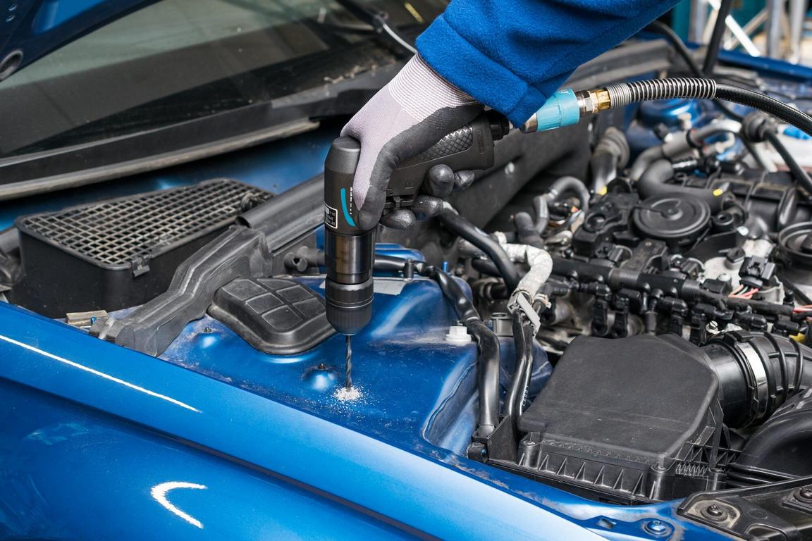 Hazet Bohrmaschine Abluftführung durch den Handgriff nach unten ...